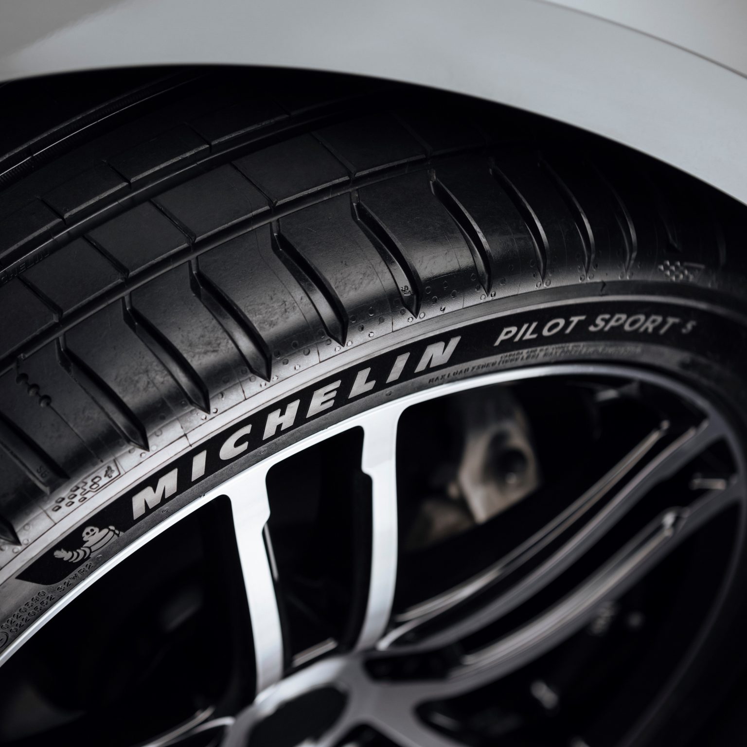 MICHELIN Pilot Sport 5. La nueva generación de neumáticos deportivos ...